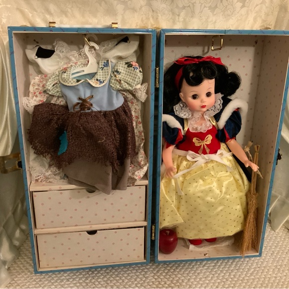 Toys | Authentic Snow White Trunk Set Doll Collection By Madame ...